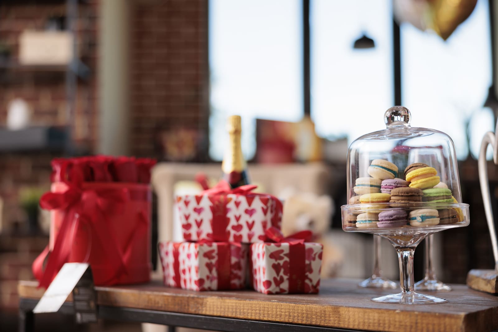 Top 30+ Welcome Gift Ideas to Surprise Hotel Guests - BNBForms